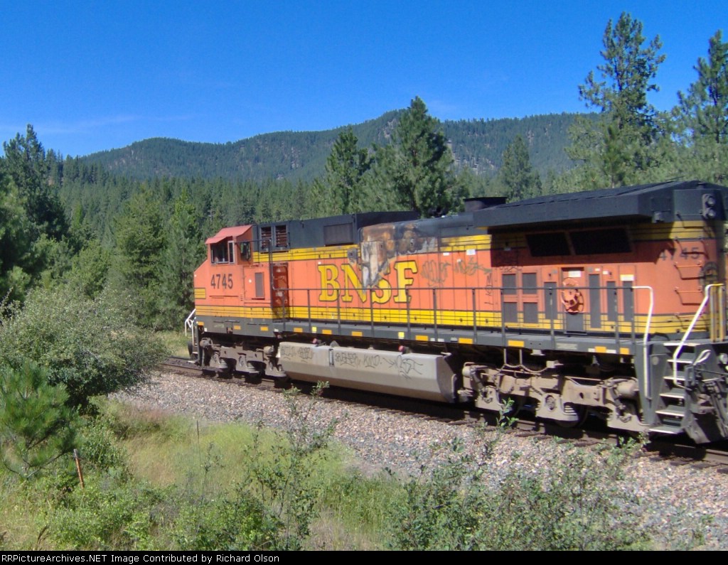 BNSF 4745